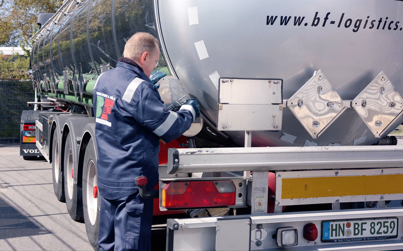 Fahrzeugflotte - über rund 70 ziehende Einheiten mit höchster Sicherheit und Zuverlässigkeit